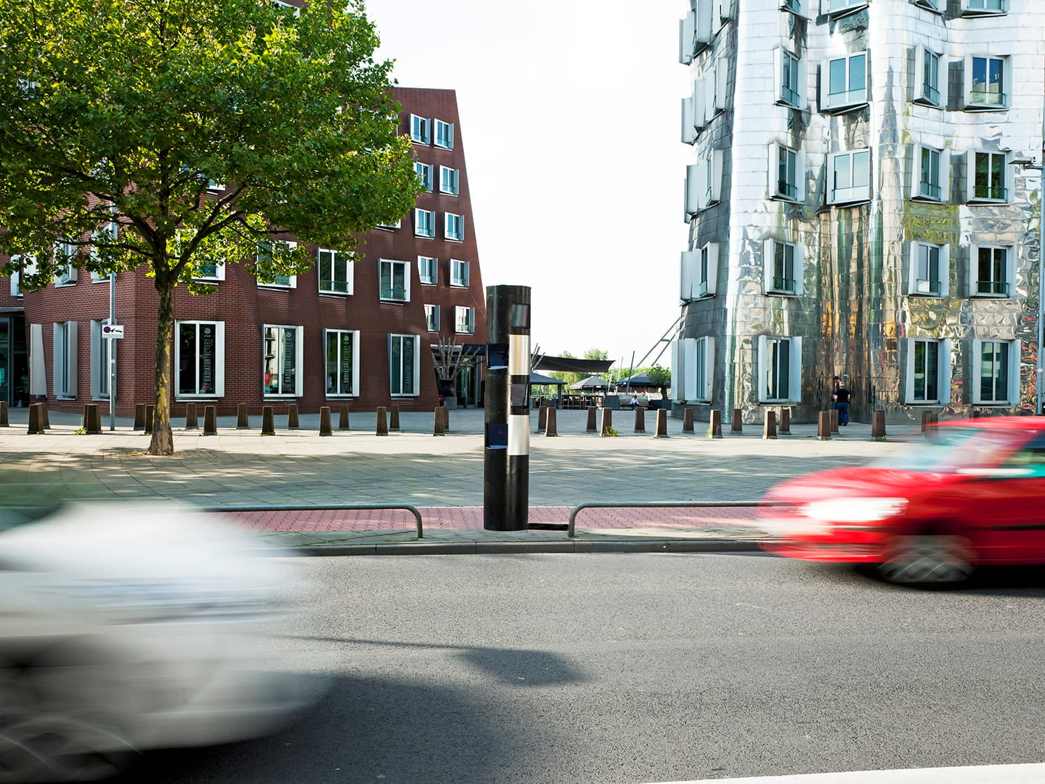 Housings for traffic monitoring systems | Jenoptik